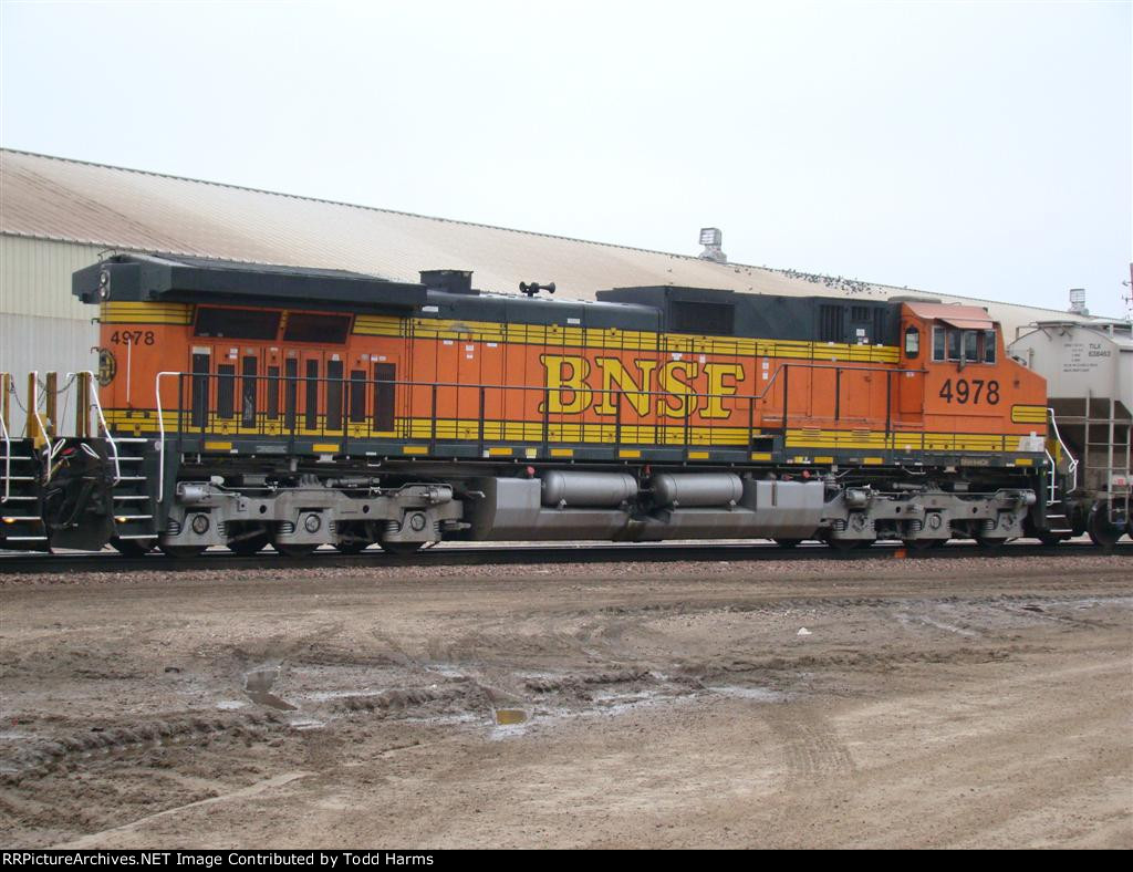BNSF 4978